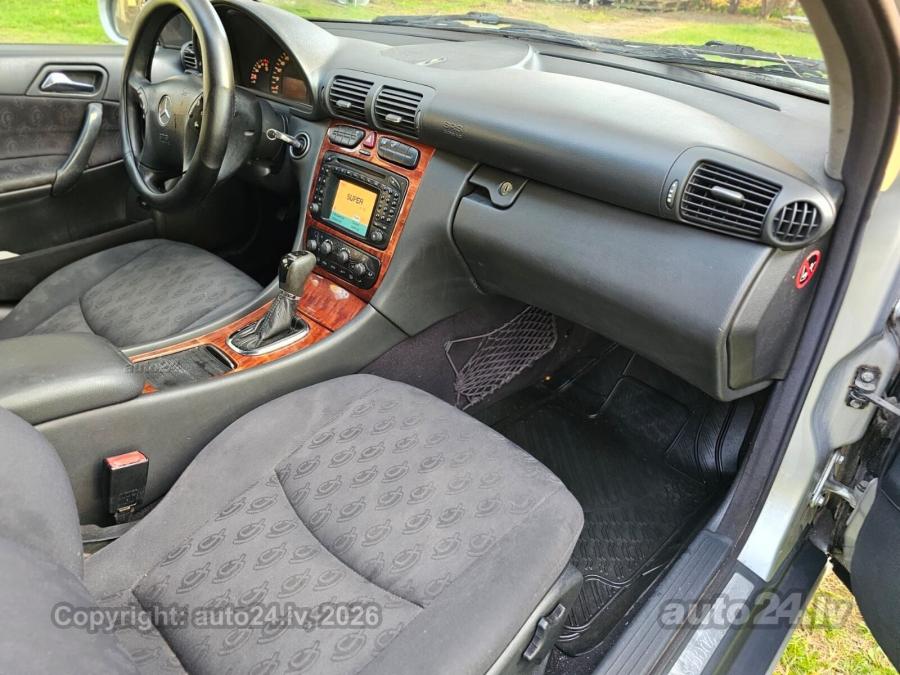 Pelēks Mercedes-Benz C-Class 2003 Tallina, ar dzinēja tilpumu 2.10 L un nobraukumu 271 tūkst. km par 1998 €, foto 11 vietnē AUTOMOTO.COM.LV