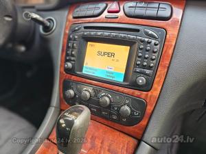 Pelēks Mercedes-Benz C-Class 2003 Tallina, ar dzinēja tilpumu 2.10 L un nobraukumu 271 tūkst. km par 1998 €, foto 12 vietnē AUTOMOTO.COM.LV