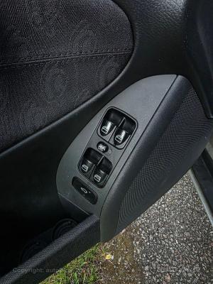 Pelēks Mercedes-Benz C-Class 2003 Tallina, ar dzinēja tilpumu 1.80 L un nobraukumu 295 tūkst. km par 1099 €, foto 13 vietnē AUTOMOTO.COM.LV