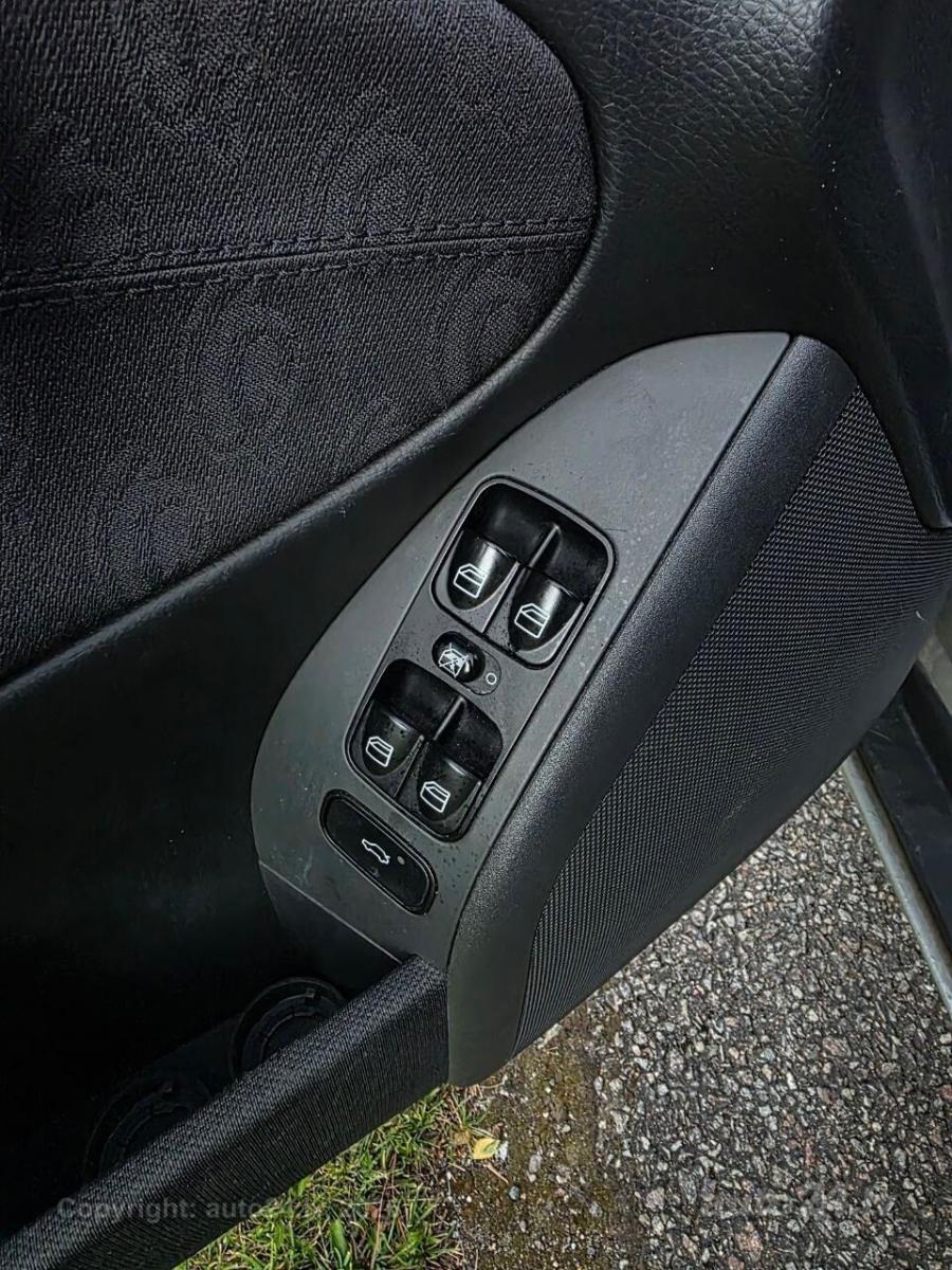 Pelēks Mercedes-Benz C-Class 2003 Tallina, ar dzinēja tilpumu 1.80 L un nobraukumu 295 tūkst. km par 1099 €, foto 13 vietnē AUTOMOTO.COM.LV