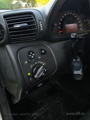 Pelēks Mercedes-Benz C-Class 2003 Tallina, ar dzinēja tilpumu 1.80 L un nobraukumu 295 tūkst. km par 1099 €, foto 14 vietnē AUTOMOTO.COM.LV