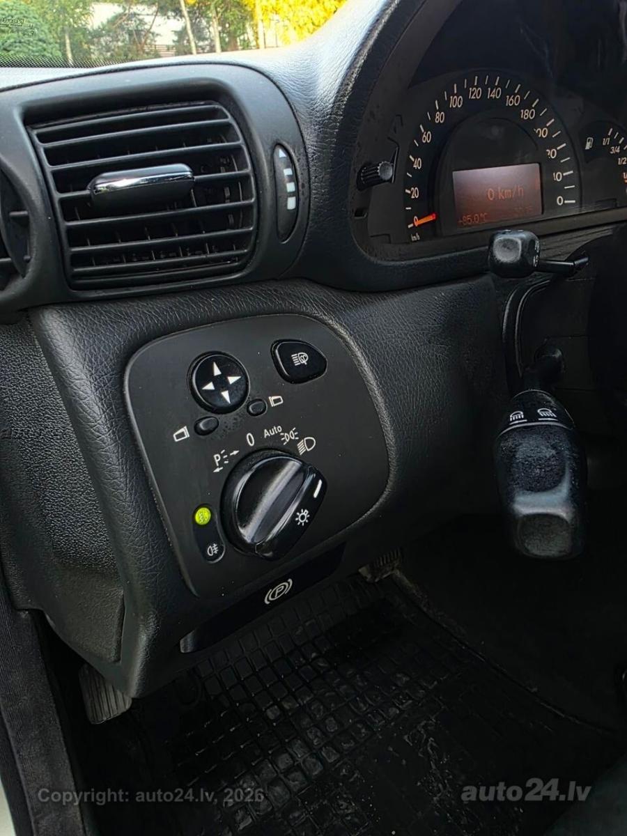 Pelēks Mercedes-Benz C-Class 2003 Tallina, ar dzinēja tilpumu 1.80 L un nobraukumu 295 tūkst. km par 1099 €, foto 14 vietnē AUTOMOTO.COM.LV