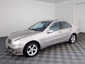Серый Мерседес Ц-Класс 2004 в Таллин, объемом двигателя 1.80 л и пробегом 238 тыс. км за 2199 €, фото 3 на AUTOMOTO.COM.LV