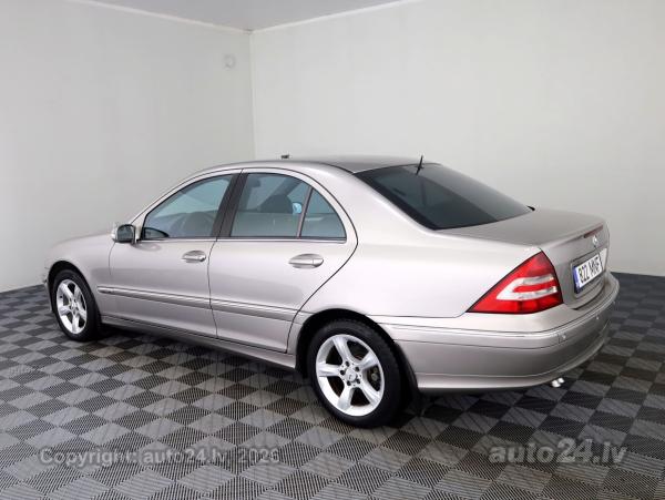 Grey Mercedes-Benz C-Class 2004 in Tallinn, with an engine capacity of 1.80 L and mileage of 238 thousand km for 2199 €, photo 4 on AUTOMOTO.COM.LV