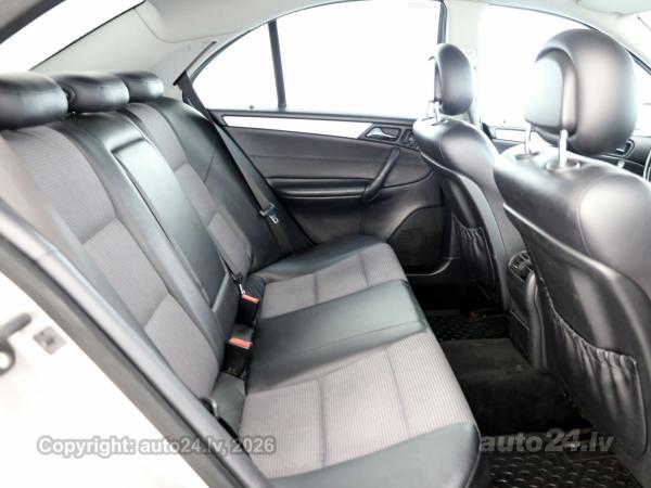 Grey Mercedes-Benz C-Class 2004 in Tallinn, with an engine capacity of 1.80 L and mileage of 238 thousand km for 2199 €, photo 7 on AUTOMOTO.COM.LV