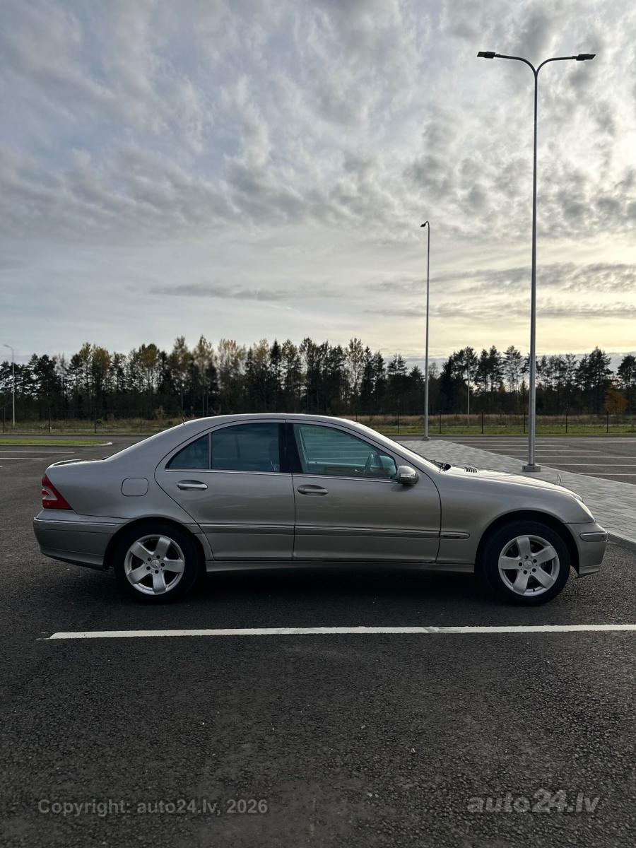 Pelēks Mercedes-Benz C-Class 2004 Jehvi, ar dzinēja tilpumu 1.80 L un nobraukumu 289 tūkst. km par 2300 €, foto 4 vietnē AUTOMOTO.COM.LV