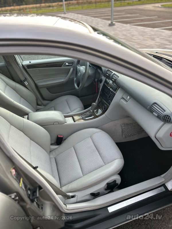 Pelēks Mercedes-Benz C-Class 2004 Jehvi, ar dzinēja tilpumu 1.80 L un nobraukumu 289 tūkst. km par 2300 €, foto 8 vietnē AUTOMOTO.COM.LV