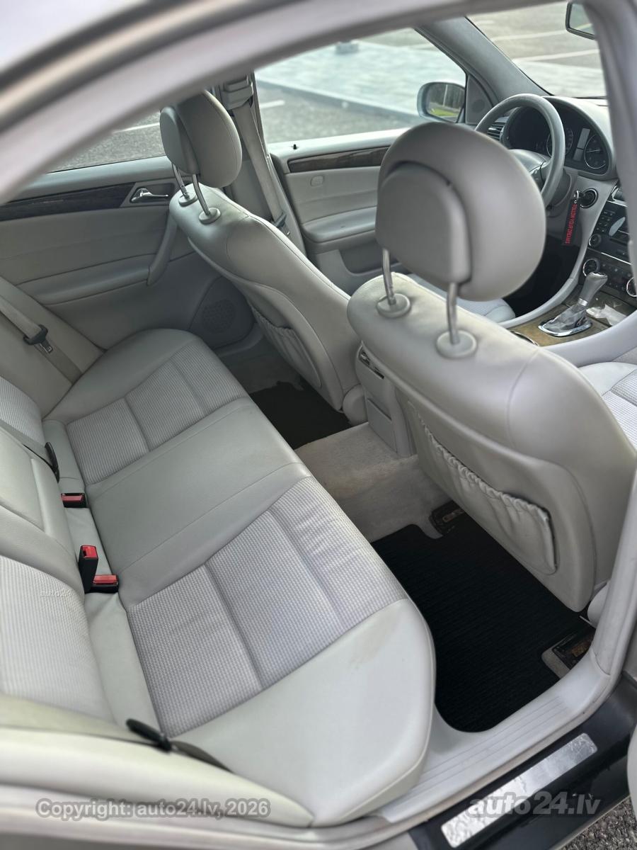 Pelēks Mercedes-Benz C-Class 2004 Jehvi, ar dzinēja tilpumu 1.80 L un nobraukumu 289 tūkst. km par 2300 €, foto 9 vietnē AUTOMOTO.COM.LV