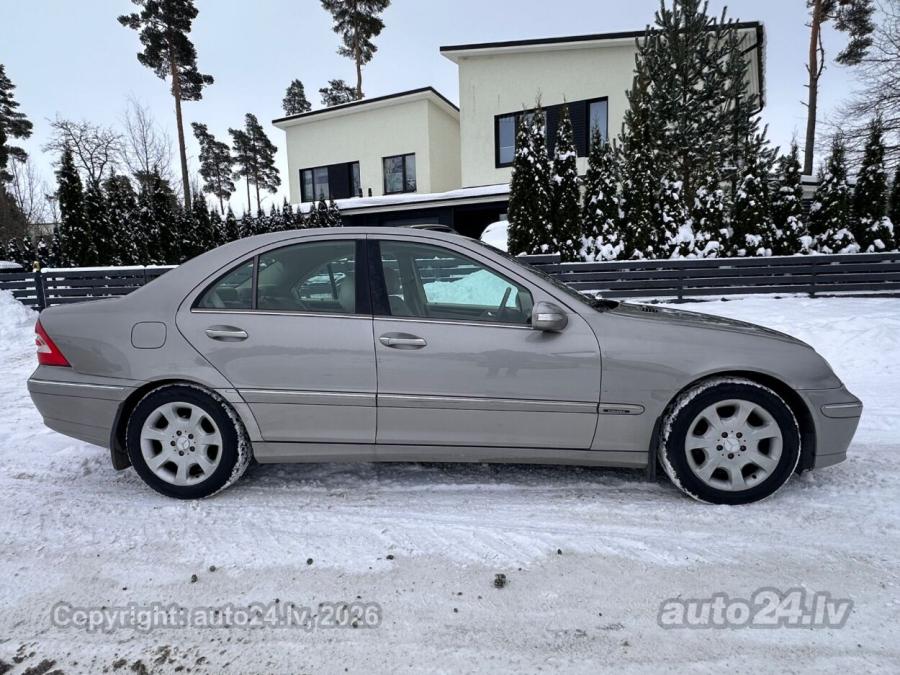 Grey Mercedes-Benz C-Class 2005 in Tallinn, with an engine capacity of 1.80 L and mileage of 241 thousand km for 2050 €, photo 4 on AUTOMOTO.COM.LV