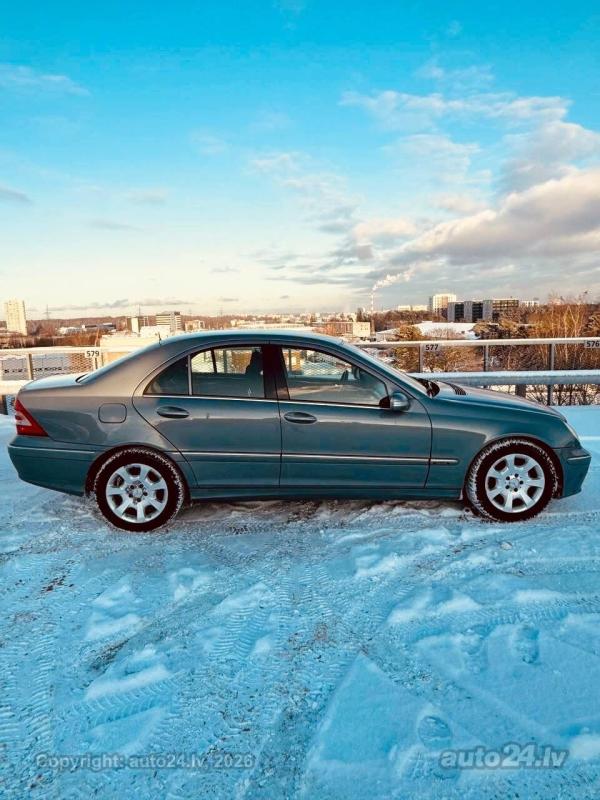 Pelēks Mercedes-Benz C-Class 2005 Tallina, ar dzinēja tilpumu 1.80 L un nobraukumu 441 tūkst. km par 3400 €, foto 2 vietnē AUTOMOTO.COM.LV