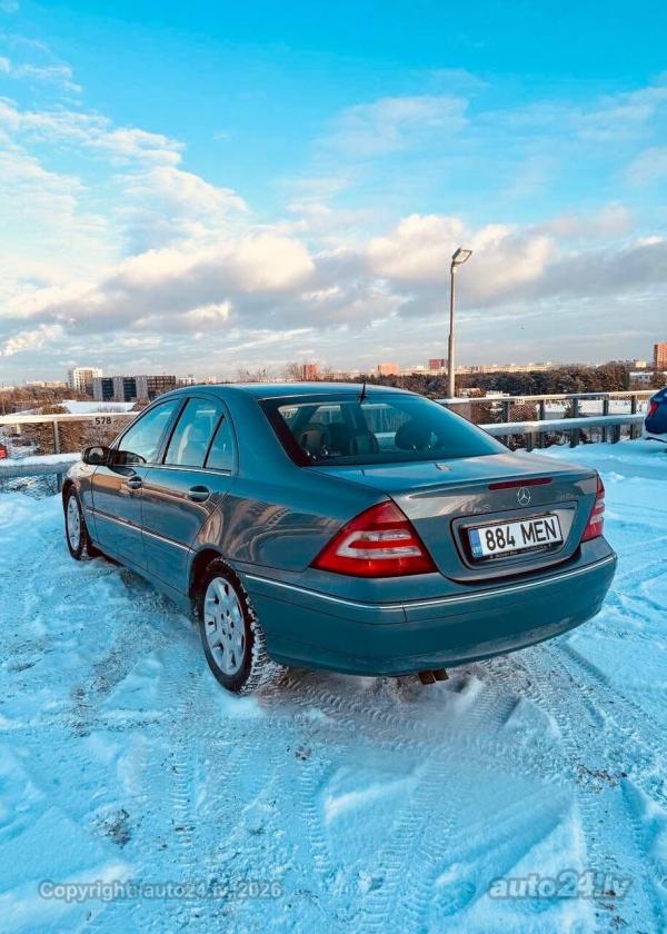 Pelēks Mercedes-Benz C-Class 2005 Tallina, ar dzinēja tilpumu 1.80 L un nobraukumu 441 tūkst. km par 3400 €, foto 5 vietnē AUTOMOTO.COM.LV