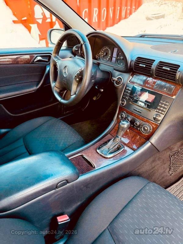 Pelēks Mercedes-Benz C-Class 2005 Tallina, ar dzinēja tilpumu 1.80 L un nobraukumu 441 tūkst. km par 3400 €, foto 10 vietnē AUTOMOTO.COM.LV
