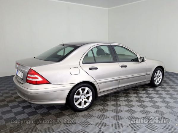 Pelēks Mercedes-Benz C-Class 2005 Tallina, ar dzinēja tilpumu 1.80 L un nobraukumu 305 tūkst. km par 1499 €, foto 3 vietnē AUTOMOTO.COM.LV