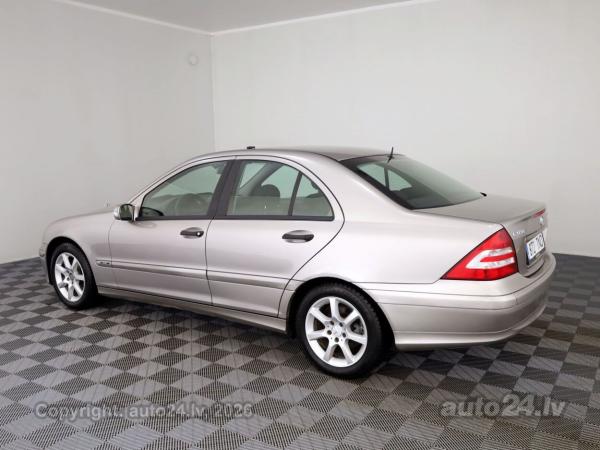Pelēks Mercedes-Benz C-Class 2005 Tallina, ar dzinēja tilpumu 1.80 L un nobraukumu 305 tūkst. km par 1499 €, foto 4 vietnē AUTOMOTO.COM.LV