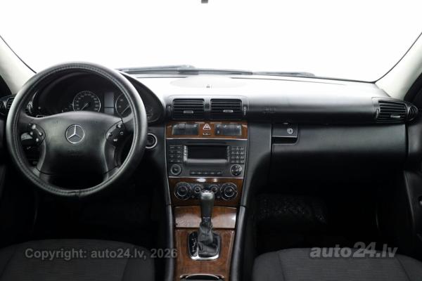 Pelēks Mercedes-Benz C-Class 2005 Tallina, ar dzinēja tilpumu 1.80 L un nobraukumu 305 tūkst. km par 1499 €, foto 5 vietnē AUTOMOTO.COM.LV