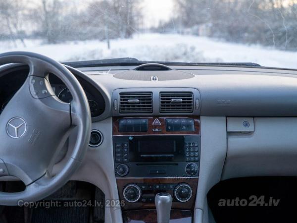 Grey Mercedes-Benz C-Class 2006 in Tartu, with an engine capacity of 3.00 L and mileage of 255 thousand km for 2120 €, photo 8 on AUTOMOTO.COM.LV