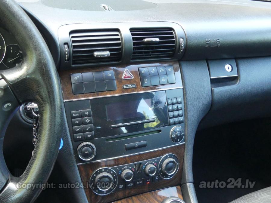 Pelēks Mercedes-Benz C-Class 2006 Tartu, ar dzinēja tilpumu 1.80 L un nobraukumu 248 tūkst. km par 2000 €, foto 9 vietnē AUTOMOTO.COM.LV