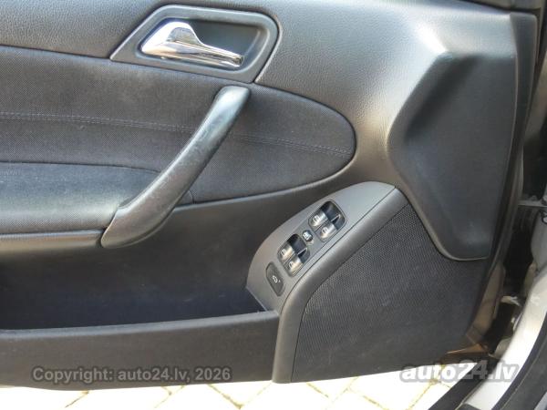 Grey Mercedes-Benz C-Class 2006 in Tartu, with an engine capacity of 1.80 L and mileage of 248 thousand km for 2000 €, photo 9 on AUTOMOTO.COM.LV
