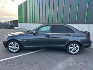 Pelēks Mercedes-Benz C-Class 2008 Tallina, ar dzinēja tilpumu 3.00 L un nobraukumu 307 tūkst. km par 6200 €, foto 4 vietnē AUTOMOTO.COM.LV