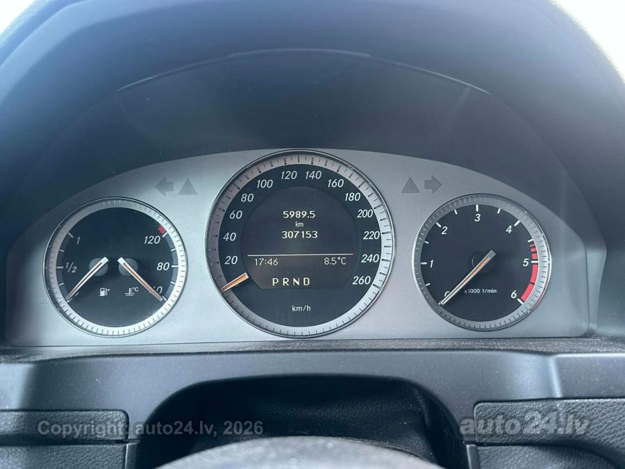 Pelēks Mercedes-Benz C-Class 2008 Tallina, ar dzinēja tilpumu 3.00 L un nobraukumu 307 tūkst. km par 6200 €, foto 6 vietnē AUTOMOTO.COM.LV