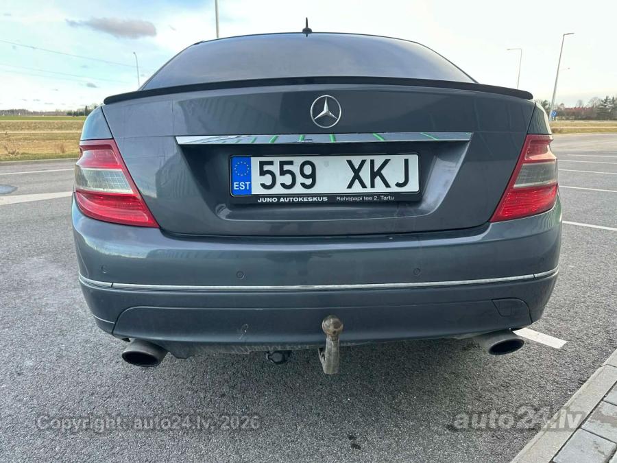 Pelēks Mercedes-Benz C-Class 2008 Tallina, ar dzinēja tilpumu 3.00 L un nobraukumu 307 tūkst. km par 6200 €, foto 8 vietnē AUTOMOTO.COM.LV