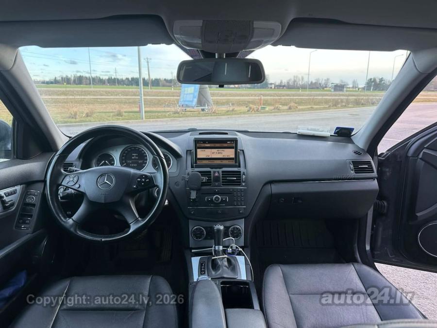Pelēks Mercedes-Benz C-Class 2008 Tallina, ar dzinēja tilpumu 3.00 L un nobraukumu 307 tūkst. km par 6200 €, foto 11 vietnē AUTOMOTO.COM.LV