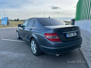 Pelēks Mercedes-Benz C-Class 2008 Tallina, ar dzinēja tilpumu 3.00 L un nobraukumu 307 tūkst. km par 6200 €, foto 15 vietnē AUTOMOTO.COM.LV