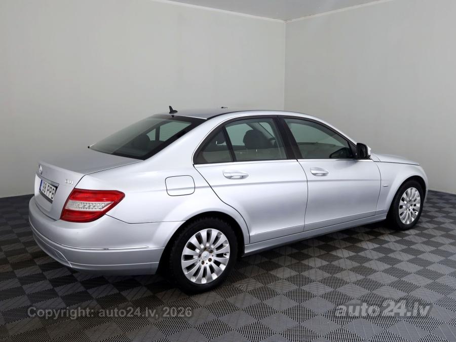 Pelēks Mercedes-Benz C-Class 2008 Tallina, ar dzinēja tilpumu 2.10 L un nobraukumu 311 tūkst. km par 2999 €, foto 4 vietnē AUTOMOTO.COM.LV