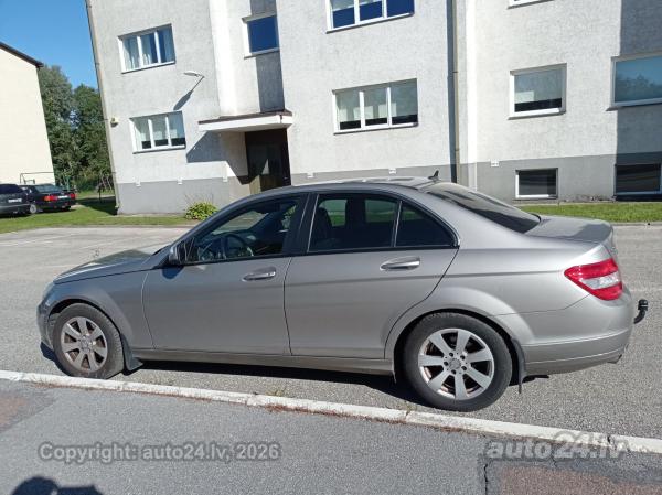Pelēks Mercedes-Benz C-Class 2008 Pērnava, ar dzinēja tilpumu 2.10 L un nobraukumu 146 tūkst. km par 6900 €, foto 3 vietnē AUTOMOTO.COM.LV