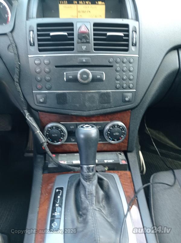 Pelēks Mercedes-Benz C-Class 2008 Pērnava, ar dzinēja tilpumu 2.10 L un nobraukumu 146 tūkst. km par 6900 €, foto 5 vietnē AUTOMOTO.COM.LV