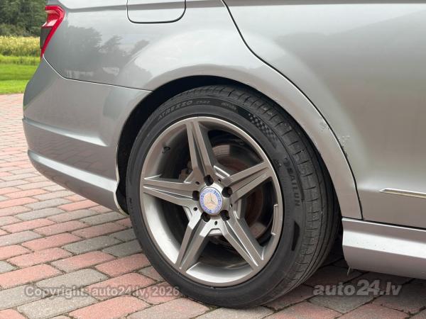 Grey Mercedes-Benz C-Class 2008 in Paide, with an engine capacity of 2.10 L and mileage of 301 thousand km for 6000 €, photo 7 on AUTOMOTO.COM.LV