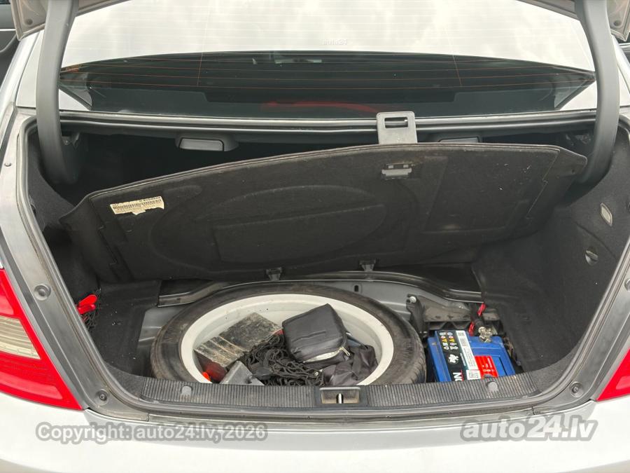 Pelēks Mercedes-Benz C-Class 2008 Paide, ar dzinēja tilpumu 2.10 L un nobraukumu 301 tūkst. km par 6000 €, foto 12 vietnē AUTOMOTO.COM.LV