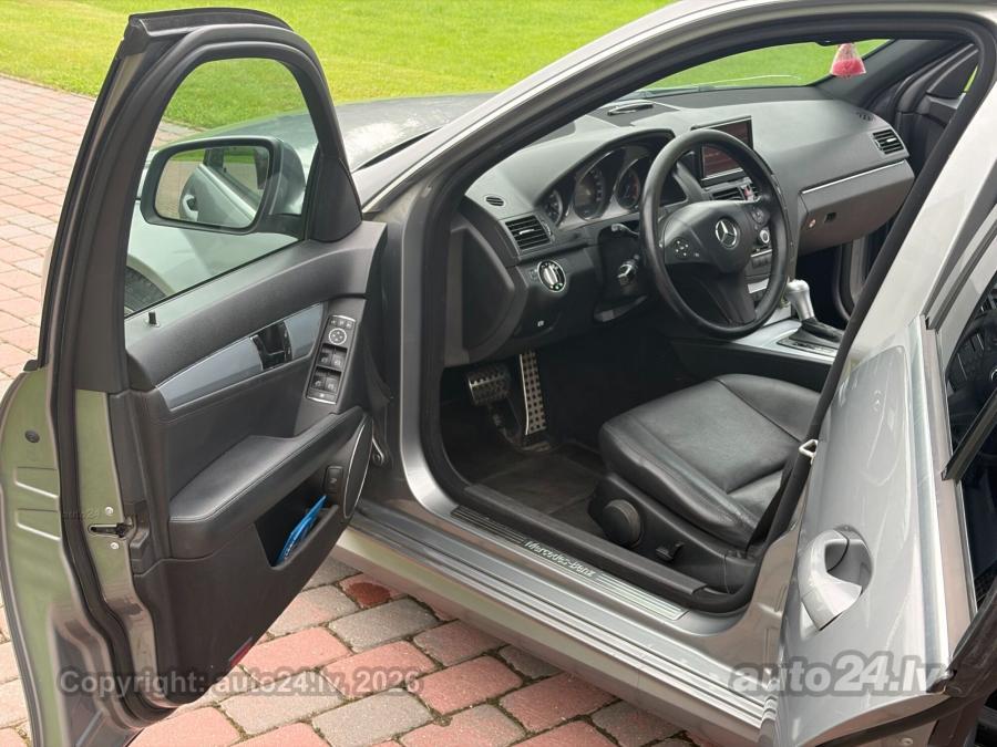 Pelēks Mercedes-Benz C-Class 2008 Paide, ar dzinēja tilpumu 2.10 L un nobraukumu 301 tūkst. km par 6000 €, foto 15 vietnē AUTOMOTO.COM.LV