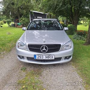 Pelēks Mercedes-Benz C-Class 2009 Rapla, ar dzinēja tilpumu 2.10 L un nobraukumu 274 tūkst. km par 5600 €, foto  vietnē AUTOMOTO.COM.LV