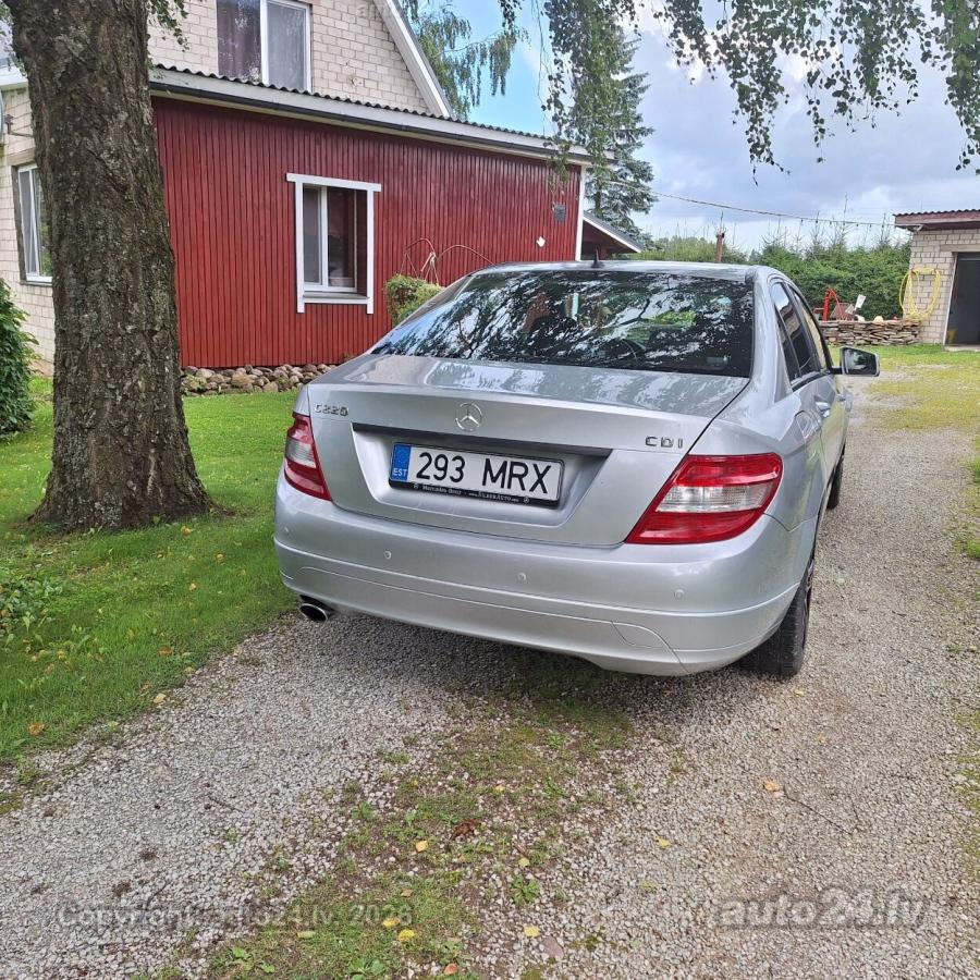 Pelēks Mercedes-Benz C-Class 2009 Rapla, ar dzinēja tilpumu 2.10 L un nobraukumu 274 tūkst. km par 5600 €, foto 6 vietnē AUTOMOTO.COM.LV