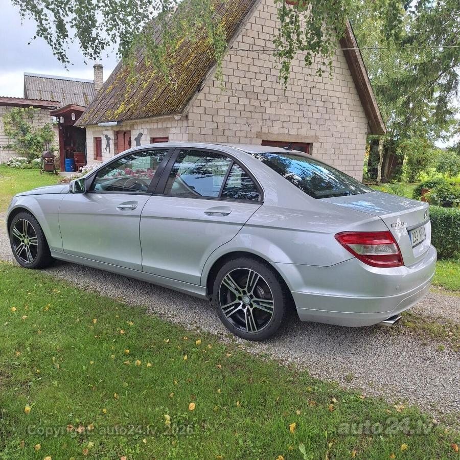 Pelēks Mercedes-Benz C-Class 2009 Rapla, ar dzinēja tilpumu 2.10 L un nobraukumu 274 tūkst. km par 5600 €, foto 7 vietnē AUTOMOTO.COM.LV