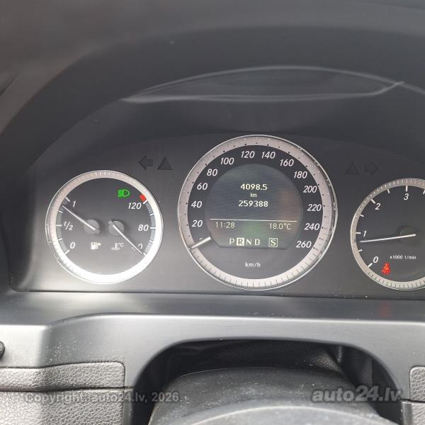 Pelēks Mercedes-Benz C-Class 2009 Rapla, ar dzinēja tilpumu 2.10 L un nobraukumu 274 tūkst. km par 5600 €, foto 7 vietnē AUTOMOTO.COM.LV