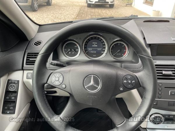 Pelēks Mercedes-Benz C-Class 2010 Veru, ar dzinēja tilpumu 2.10 L un nobraukumu 232 tūkst. km par 6990 €, foto 11 vietnē AUTOMOTO.COM.LV
