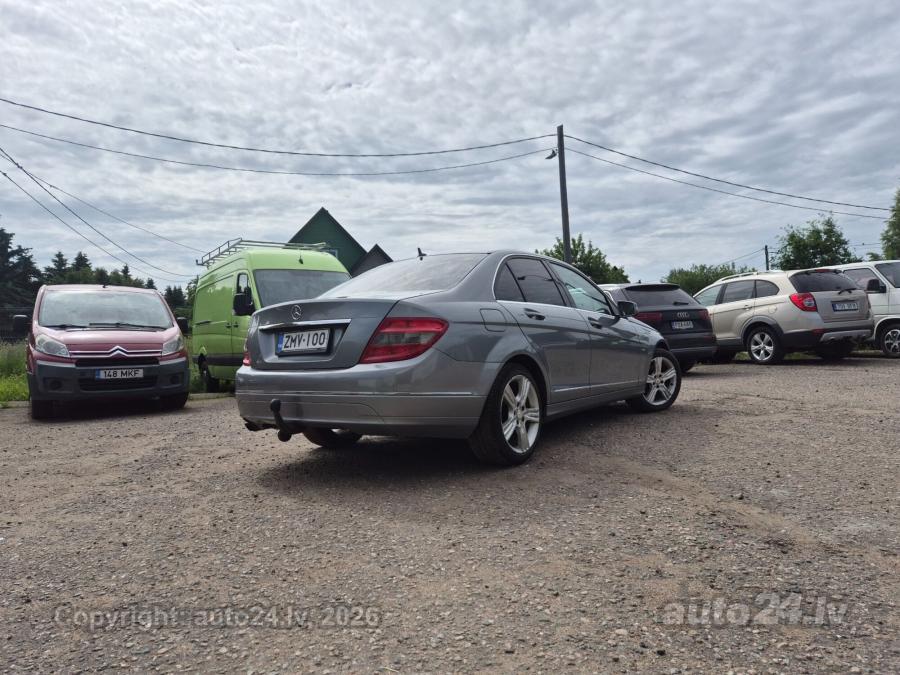 Pelēks Mercedes-Benz C-Class 2010 Narva, ar dzinēja tilpumu 1.80 L un nobraukumu 168 tūkst. km par 7000 €, foto 4 vietnē AUTOMOTO.COM.LV