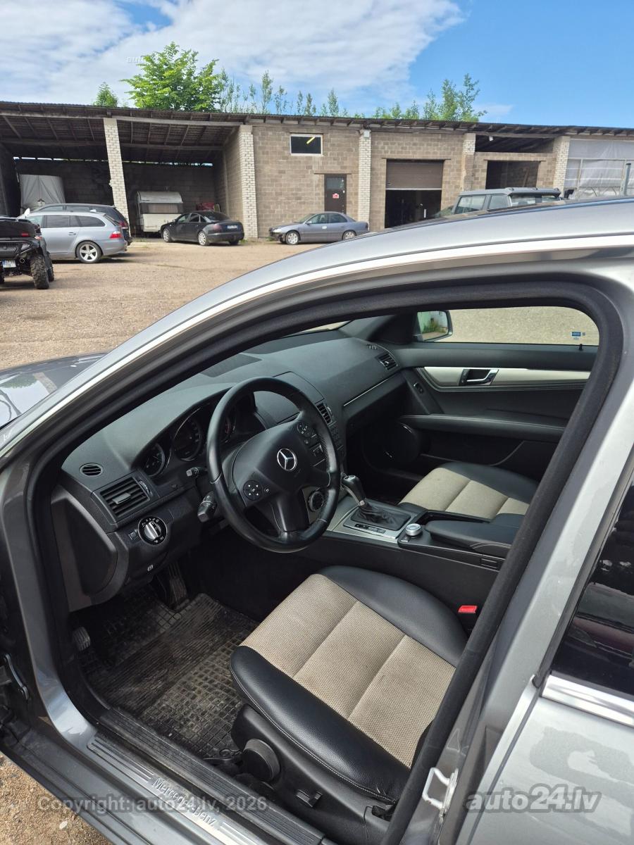 Pelēks Mercedes-Benz C-Class 2010 Narva, ar dzinēja tilpumu 1.80 L un nobraukumu 168 tūkst. km par 7000 €, foto 7 vietnē AUTOMOTO.COM.LV