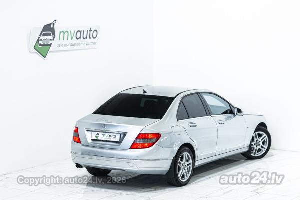 Pelēks Mercedes-Benz C-Class 2010 Tallina, ar dzinēja tilpumu 1.80 L un nobraukumu 146 tūkst. km par 5990 €, foto 2 vietnē AUTOMOTO.COM.LV