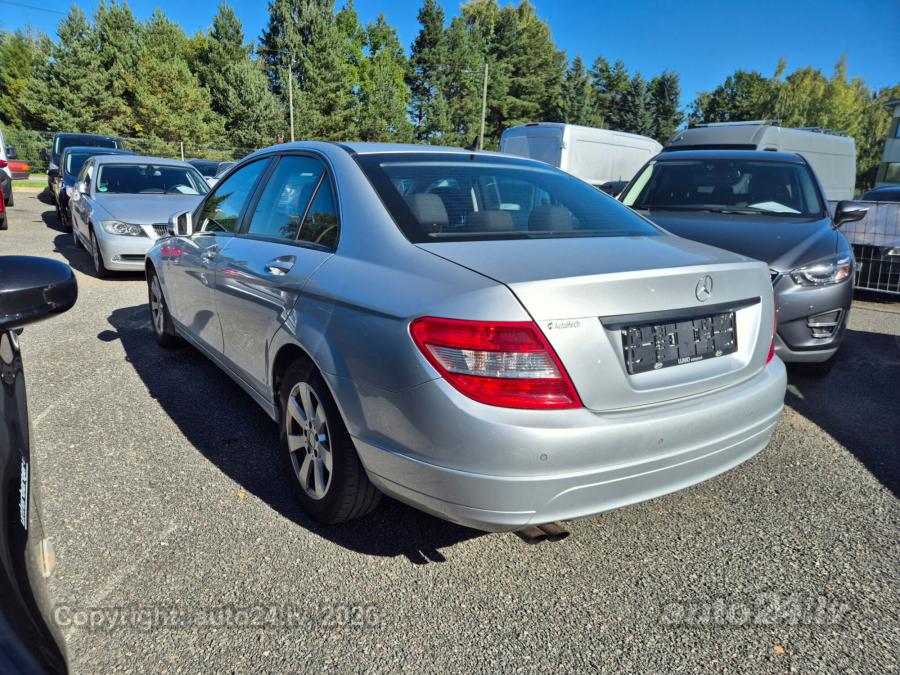 Pelēks Mercedes-Benz C-Class 2010 Tartu, ar dzinēja tilpumu 2.00 L un nobraukumu 184 tūkst. km par 6290 €, foto 3 vietnē AUTOMOTO.COM.LV