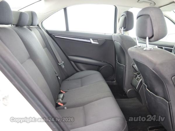 Grey Mercedes-Benz C-Class 2011 in Tallinn, with an engine capacity of 2.10 L and mileage of 258 thousand km for 3999 €, photo 7 on AUTOMOTO.COM.LV