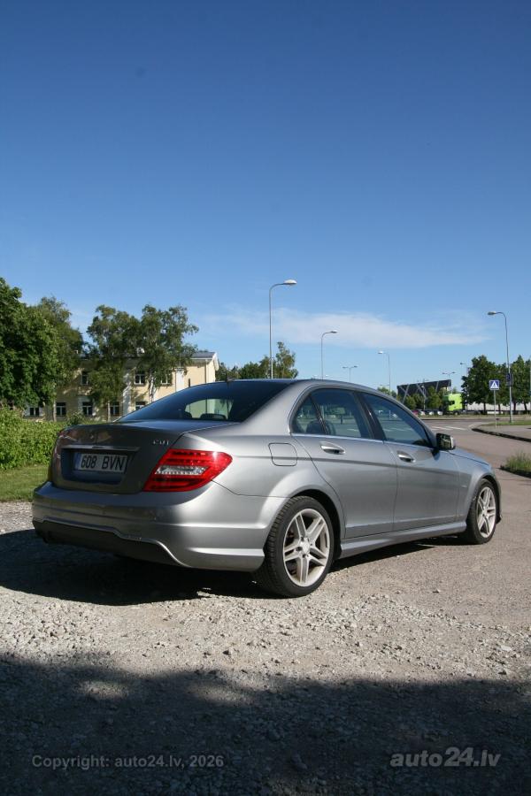 Pelēks Mercedes-Benz C-Class 2011 Tallina, ar dzinēja tilpumu 2.10 L un nobraukumu 0 tūkst. km par 8000 €, foto 3 vietnē AUTOMOTO.COM.LV