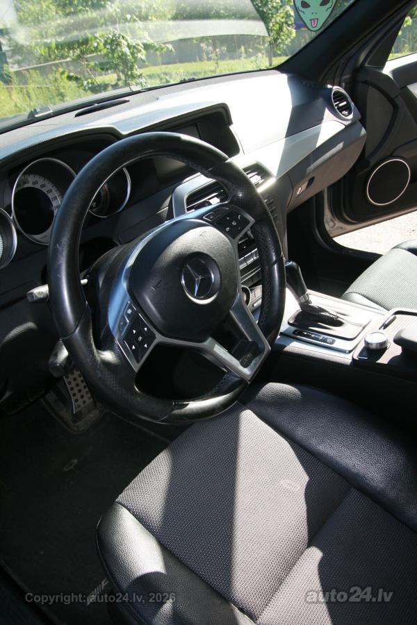 Pelēks Mercedes-Benz C-Class 2011 Tallina, ar dzinēja tilpumu 2.10 L un nobraukumu 0 tūkst. km par 8000 €, foto 9 vietnē AUTOMOTO.COM.LV