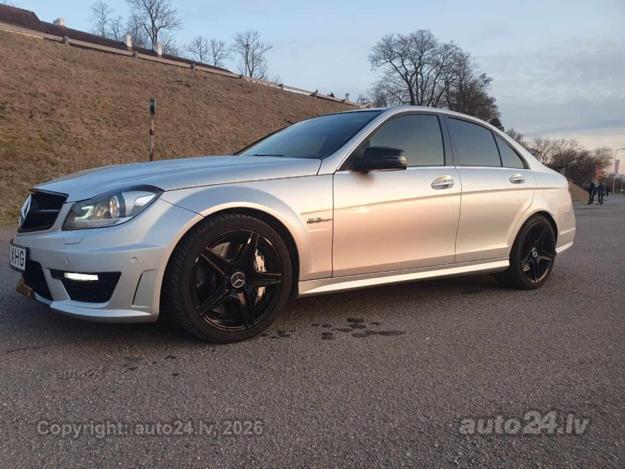 Pelēks Mercedes-Benz C-Class 2011 Tallina, ar dzinēja tilpumu 6.20 L un nobraukumu 196 tūkst. km par 22900 €, foto 1 vietnē AUTOMOTO.COM.LV