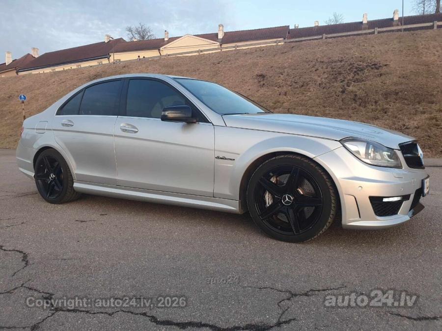 Pelēks Mercedes-Benz C-Class 2011 Tallina, ar dzinēja tilpumu 6.20 L un nobraukumu 196 tūkst. km par 22900 €, foto 4 vietnē AUTOMOTO.COM.LV