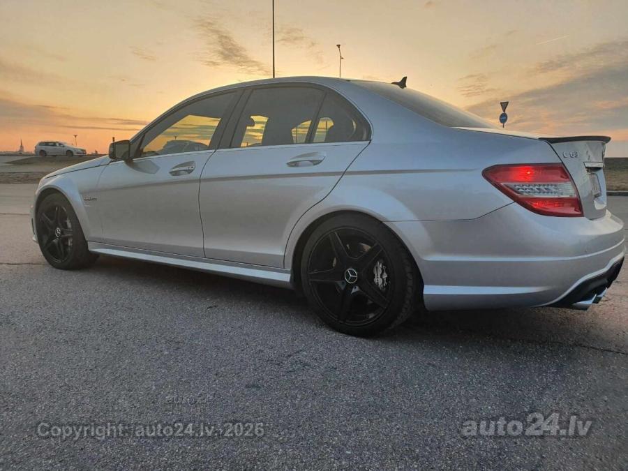Pelēks Mercedes-Benz C-Class 2011 Tallina, ar dzinēja tilpumu 6.20 L un nobraukumu 196 tūkst. km par 22900 €, foto 5 vietnē AUTOMOTO.COM.LV