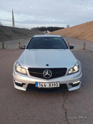 Pelēks Mercedes-Benz C-Class 2011 Tallina, ar dzinēja tilpumu 6.20 L un nobraukumu 196 tūkst. km par 22900 €, foto 8 vietnē AUTOMOTO.COM.LV