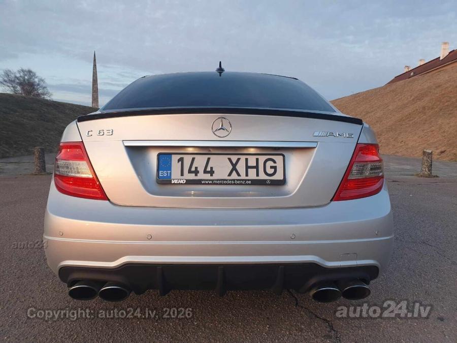 Pelēks Mercedes-Benz C-Class 2011 Tallina, ar dzinēja tilpumu 6.20 L un nobraukumu 196 tūkst. km par 22900 €, foto 9 vietnē AUTOMOTO.COM.LV